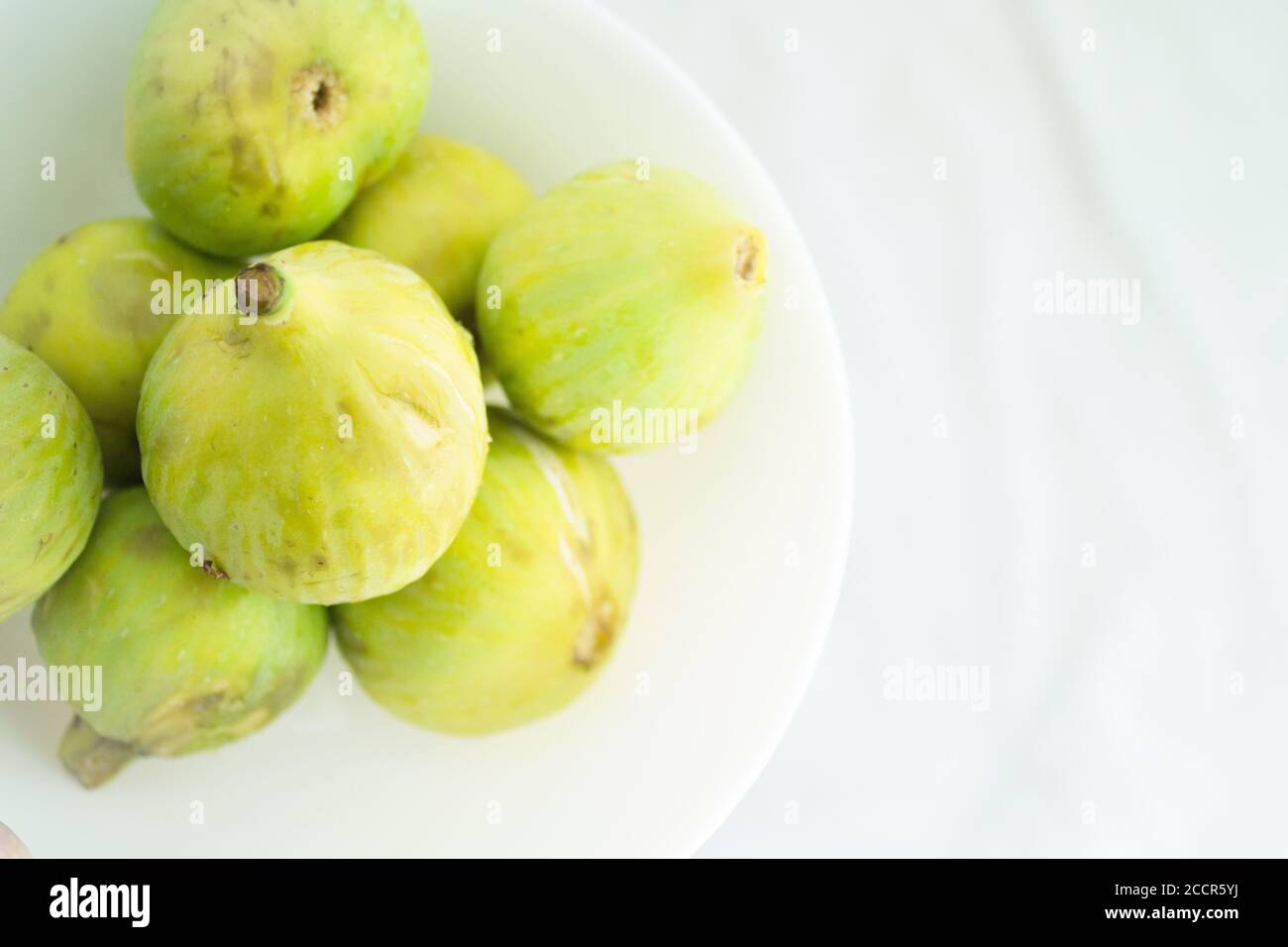 Green figs a fruit that has many beneficial properties for the body. No ...