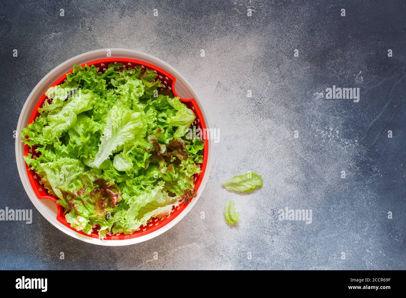 Assorted salad leaves hi-res stock photography and images - Alamy