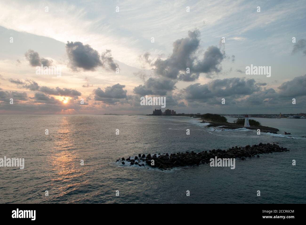 Paradise island bahamas sunset hi-res stock photography and images - Alamy