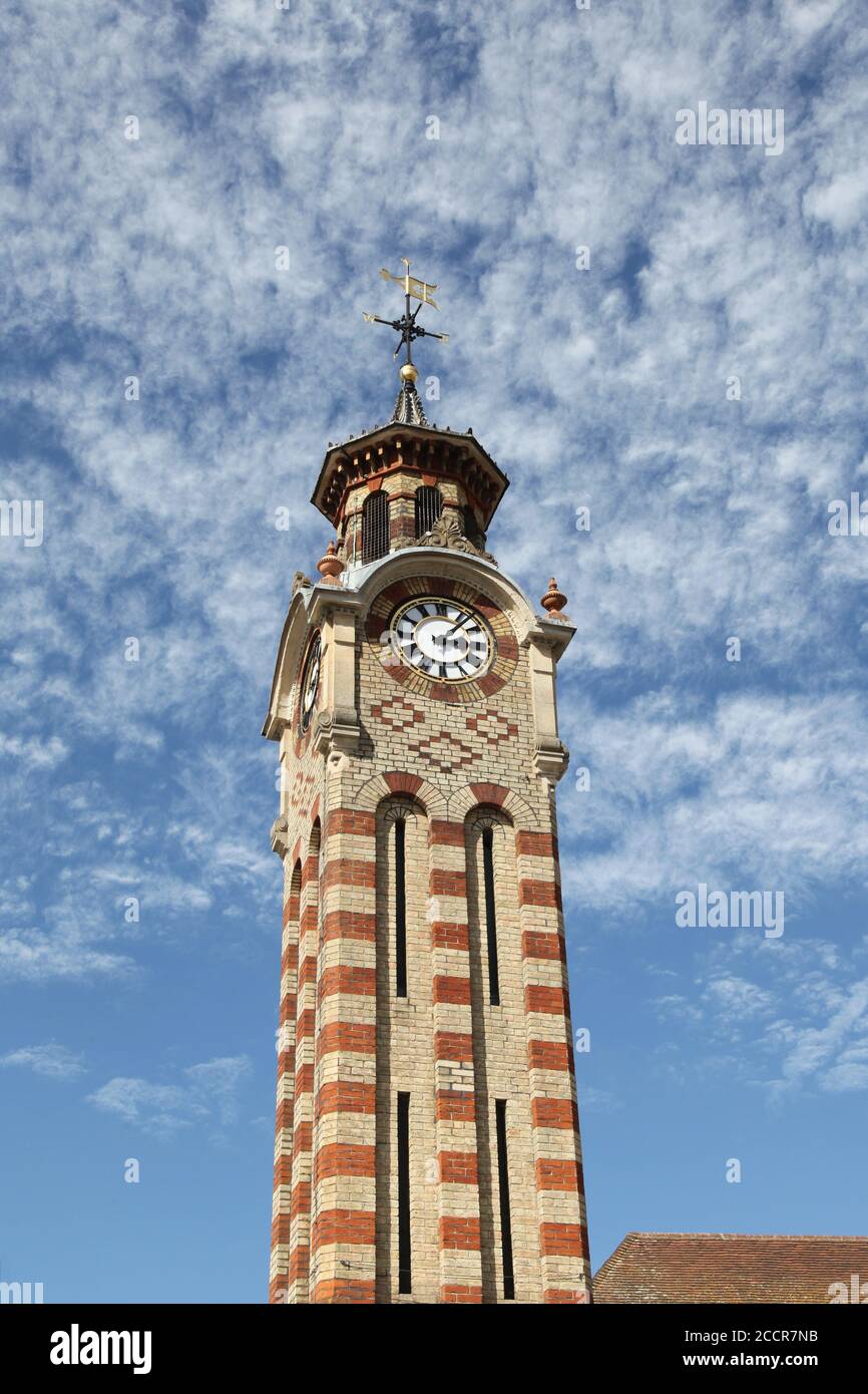 Street clock stand uk hi-res stock photography and images - Alamy