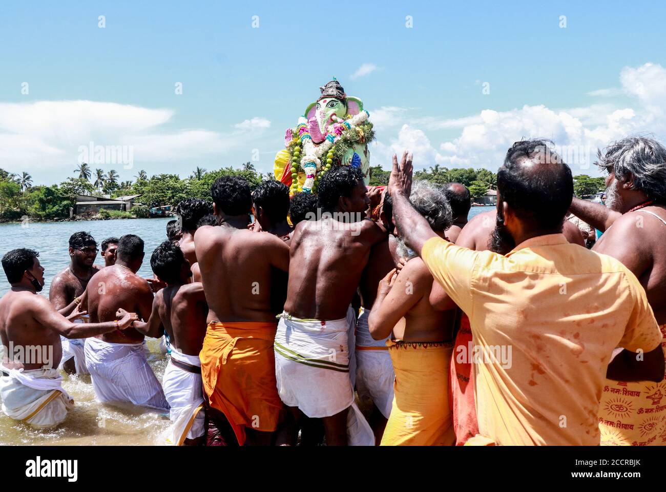 Colombo, Sri Lanka. 23rd Aug, 2020. Hindu devotees are engaged in a ...