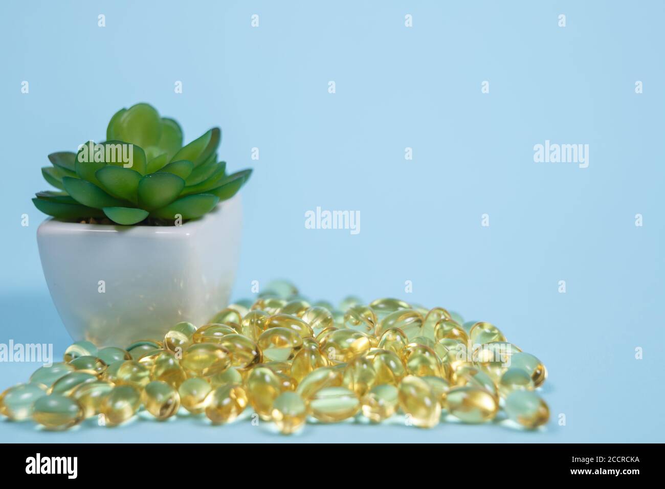 Capsules with fats for diet and healthy eating Stock Photo - Alamy