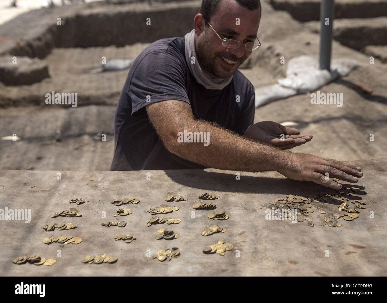 Israeli archaeologist hi-res stock photography and images - Alamy