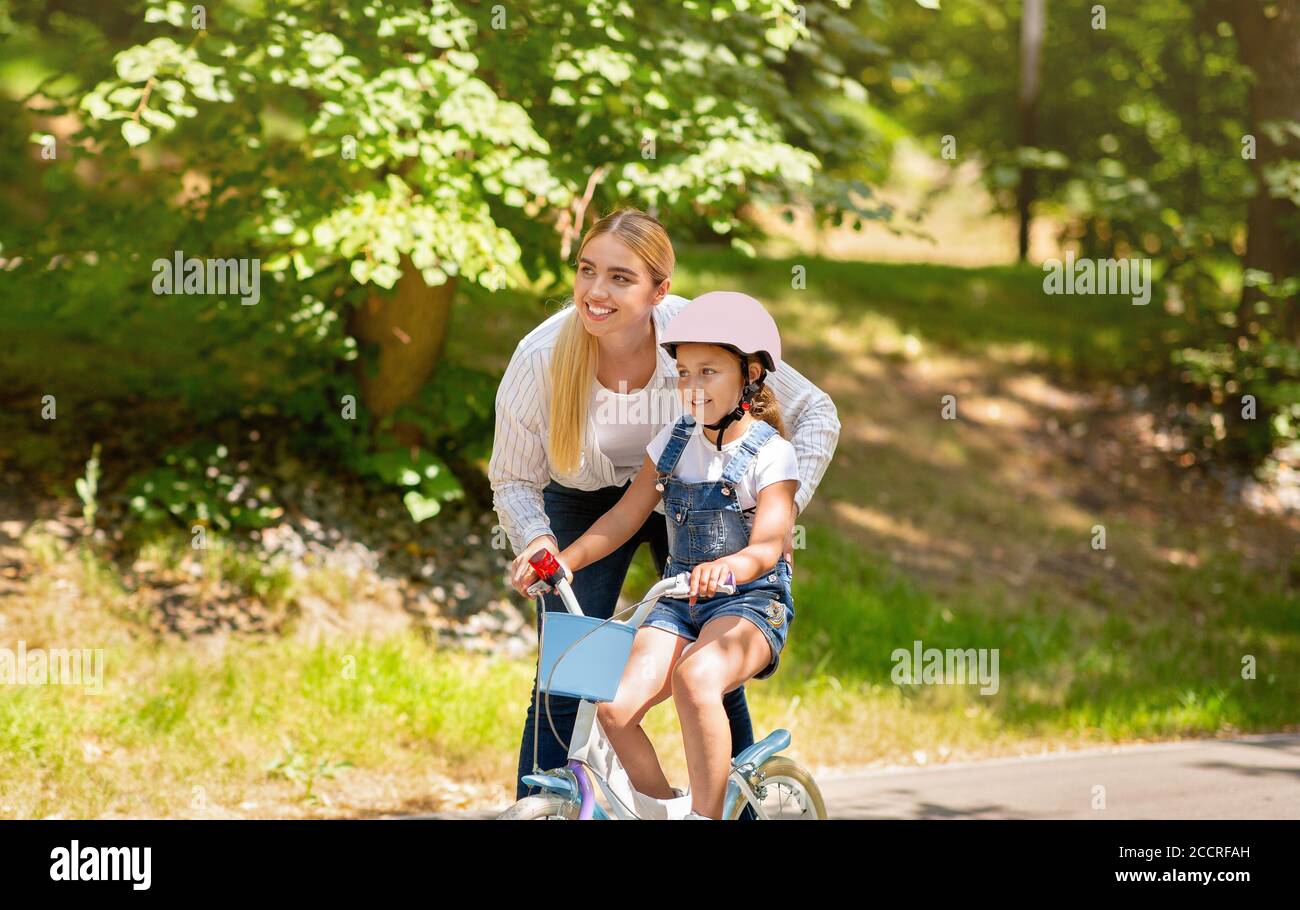 Cycle standing hi-res stock photography and images - Alamy