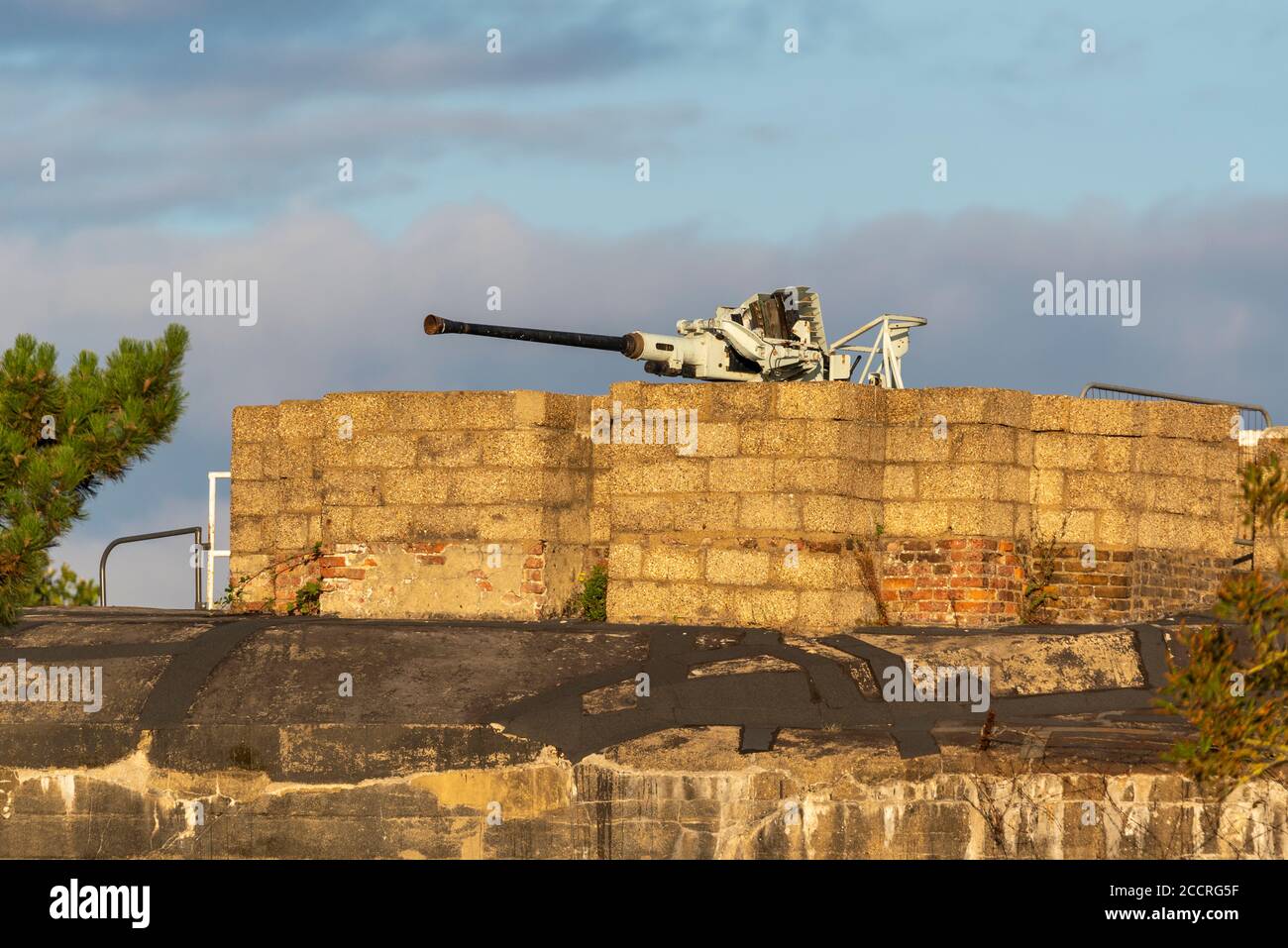 World war 2 gun emplacement hi-res stock photography and images - Alamy