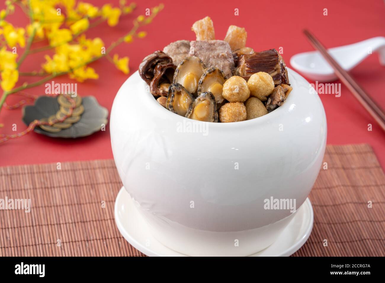 Traditional food of Chinese lunar new year, Buddha jumps over the wall ...