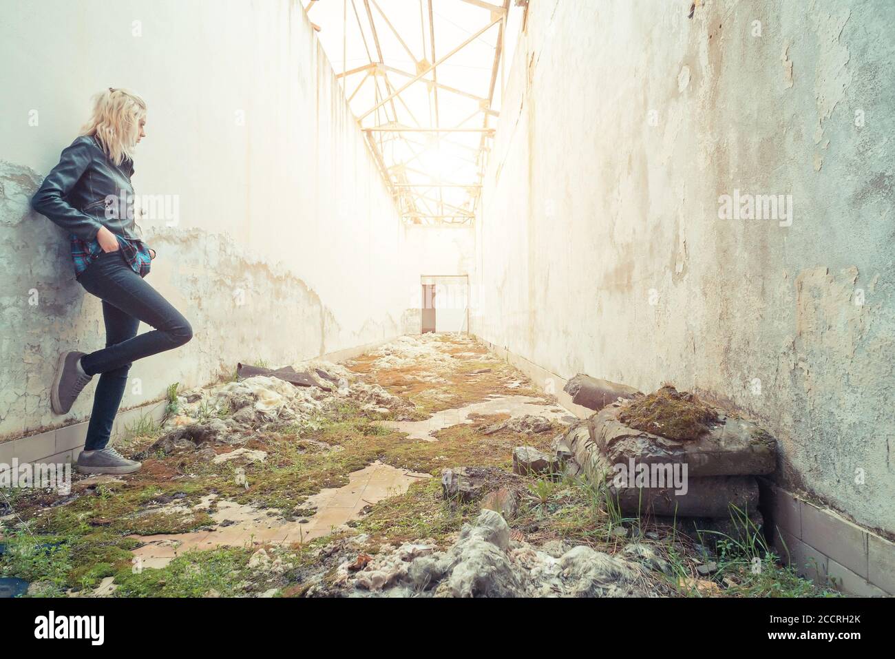 Ruined hallway hi-res stock photography and images - Alamy