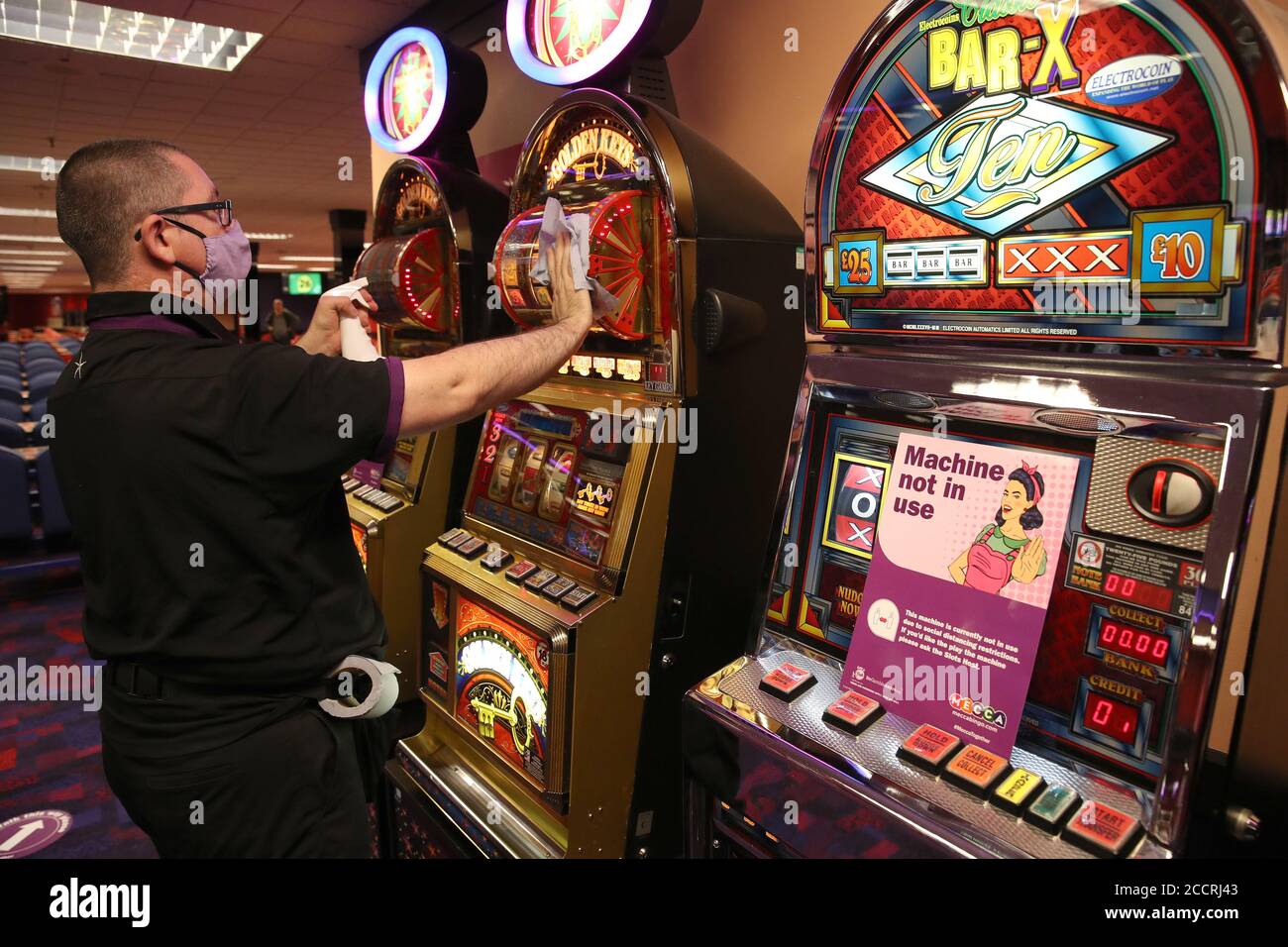 A slot machine is cleaned at mecca bingo in glasgow hi-res stock ...