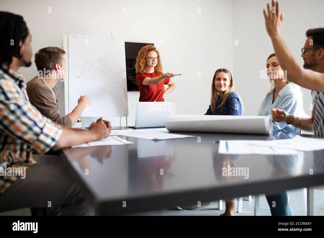 Diverse office meeting hi-res stock photography and images - Alamy