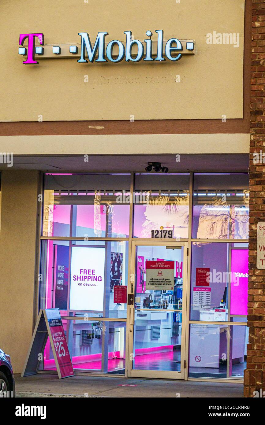 T mobile store hi-res stock photography and images - Alamy