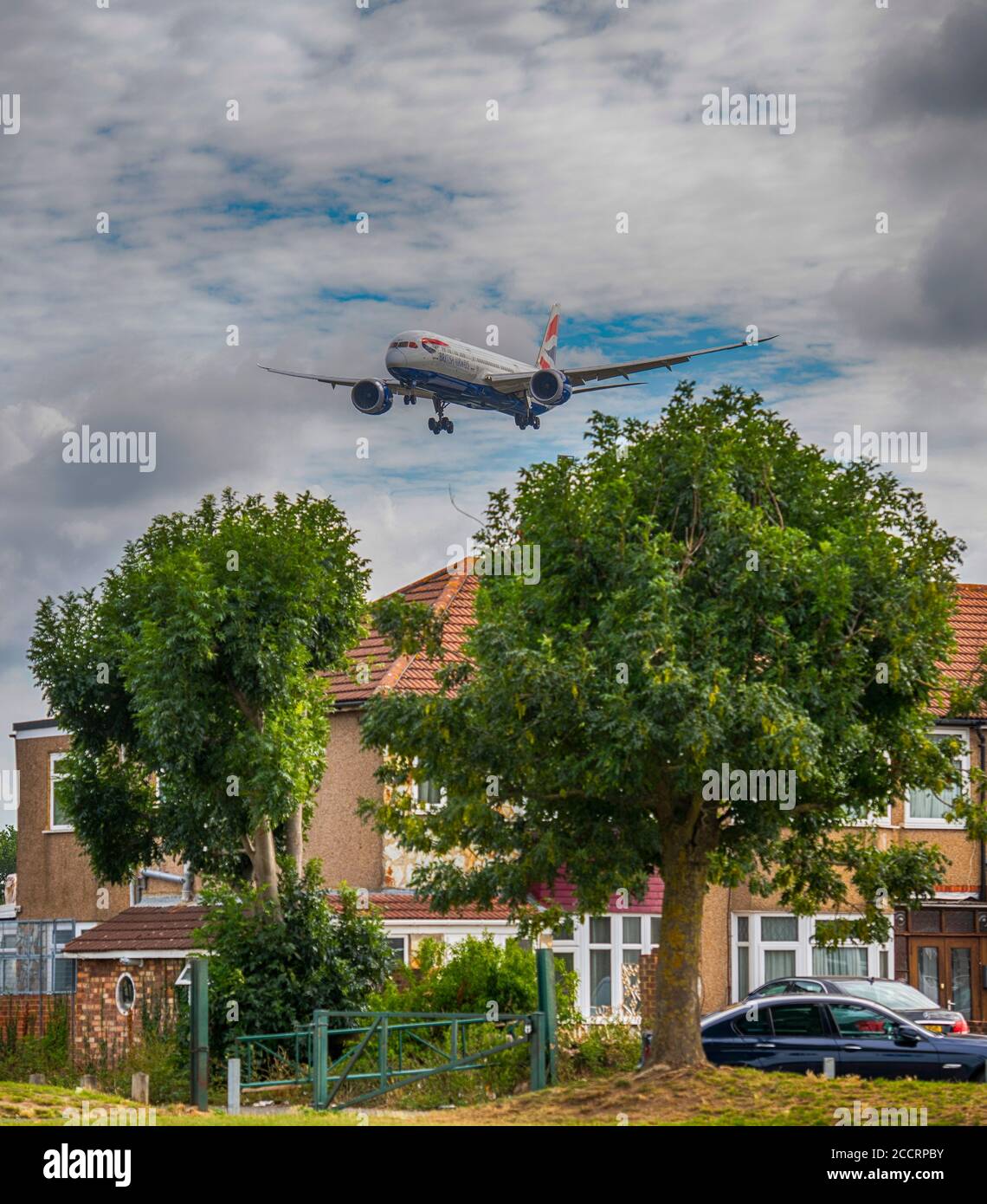 Airplane aircraft running on runway hi-res stock photography and images ...