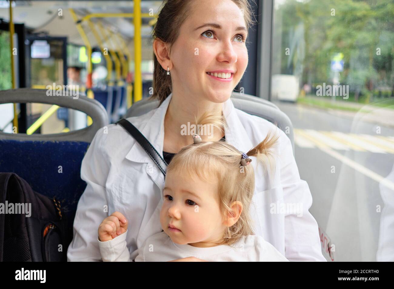 Mom child bus hi-res stock photography and images - Alamy