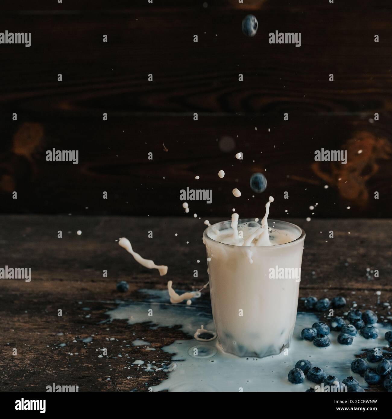 Making splashes hi-res stock photography and images - Alamy
