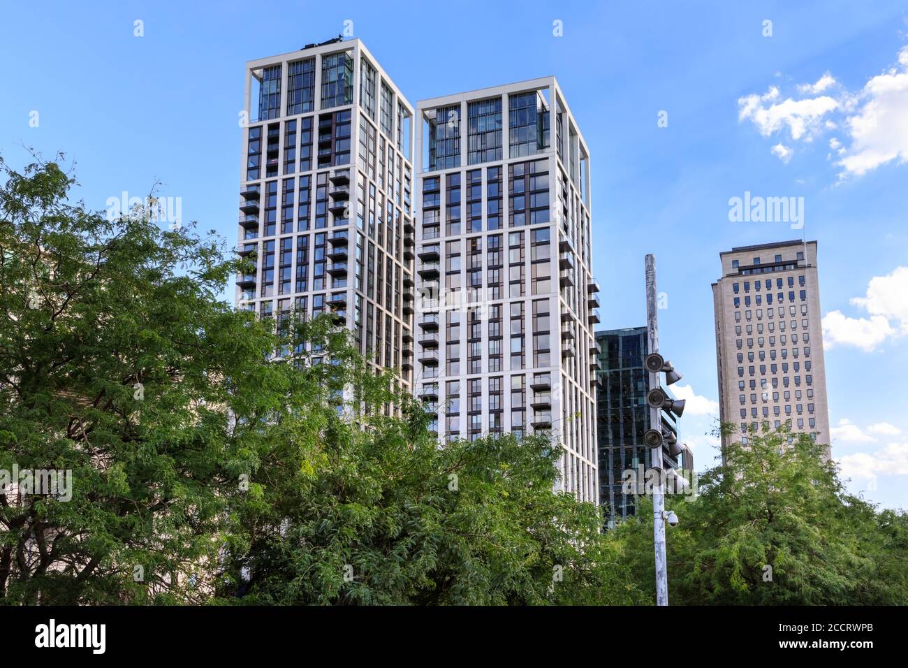 Sleek new modern building hi-res stock photography and images - Alamy