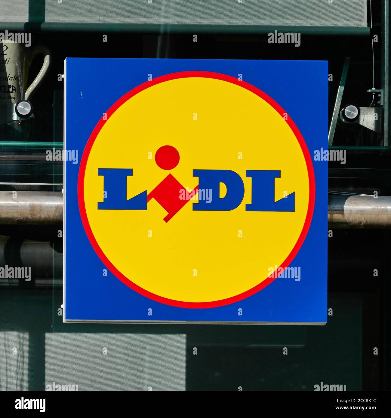 Lodge of the food discounter Lidl in the city centre of Hannover ...