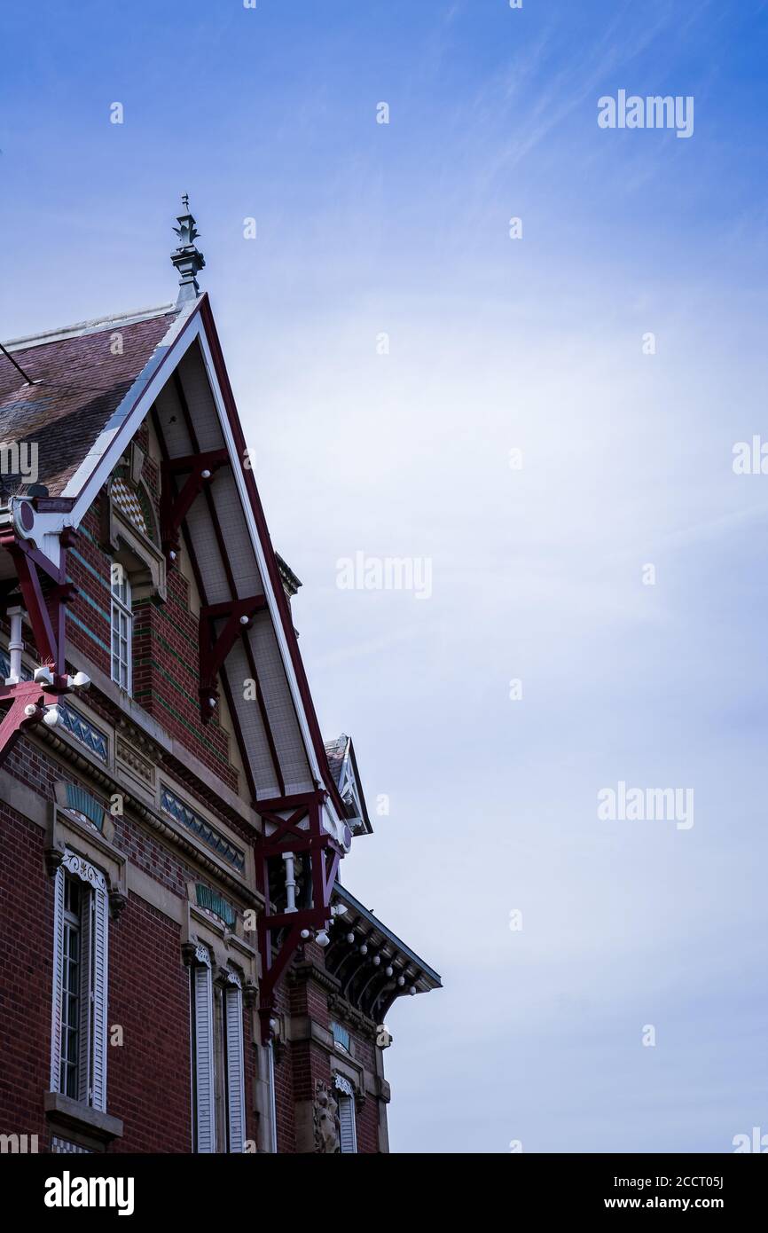Old brick house hi-res stock photography and images - Alamy