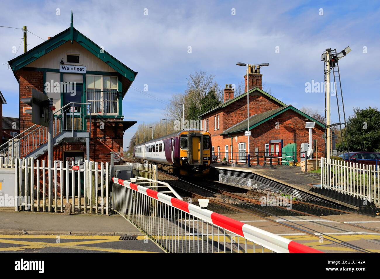 156 917 East Midlands Regional train, Wainfleet All Saints station ...
