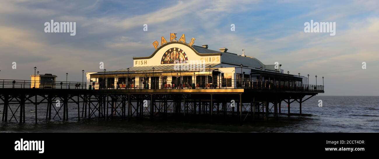 Beach scene cleethorpes lincolnshire uk hi-res stock photography and ...