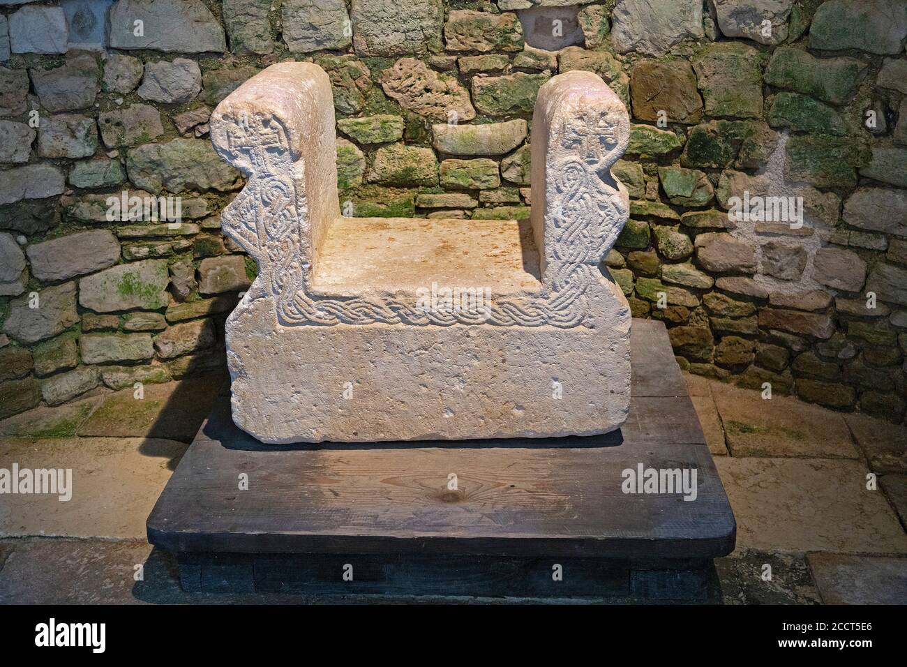 Episcopal throne hi-res stock photography and images - Alamy