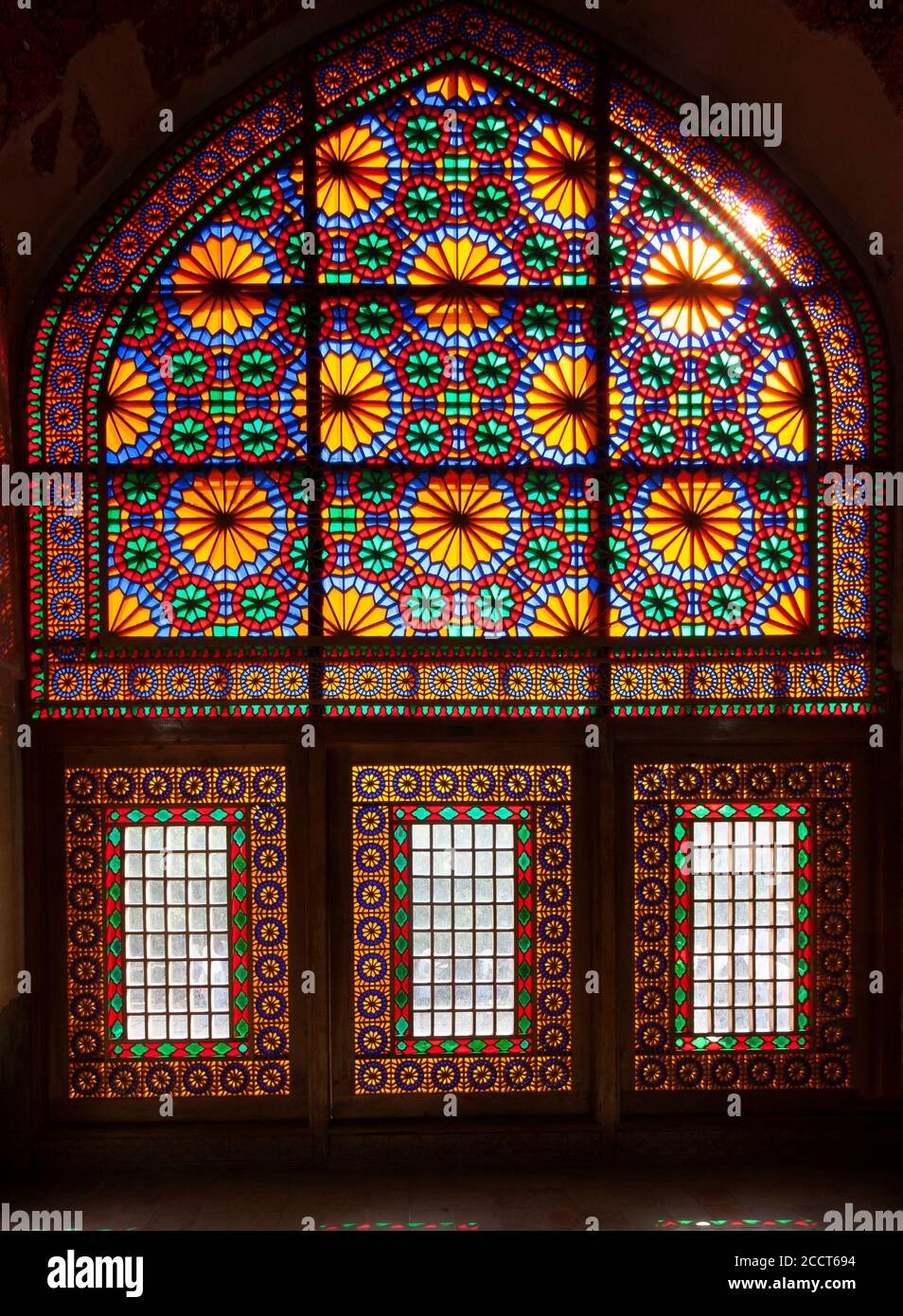 Colourful mosque windows hi-res stock photography and images - Alamy