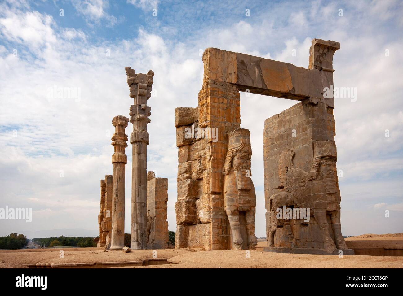 Gate of All Nations Palace in Persepolis , Iran Stock Photo - Alamy