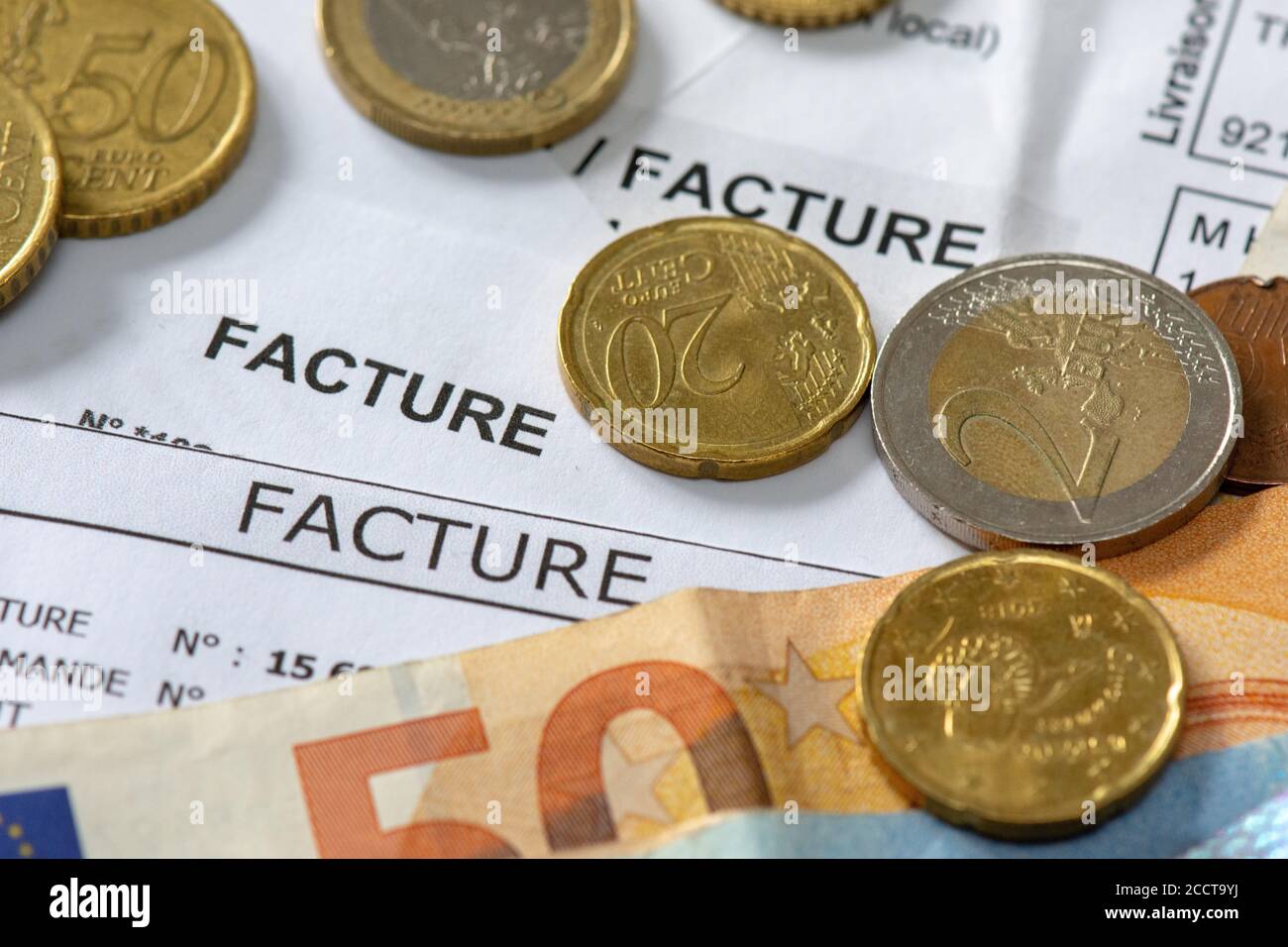 French invoices ("Facture") with euro cash Stock Photo - Alamy
