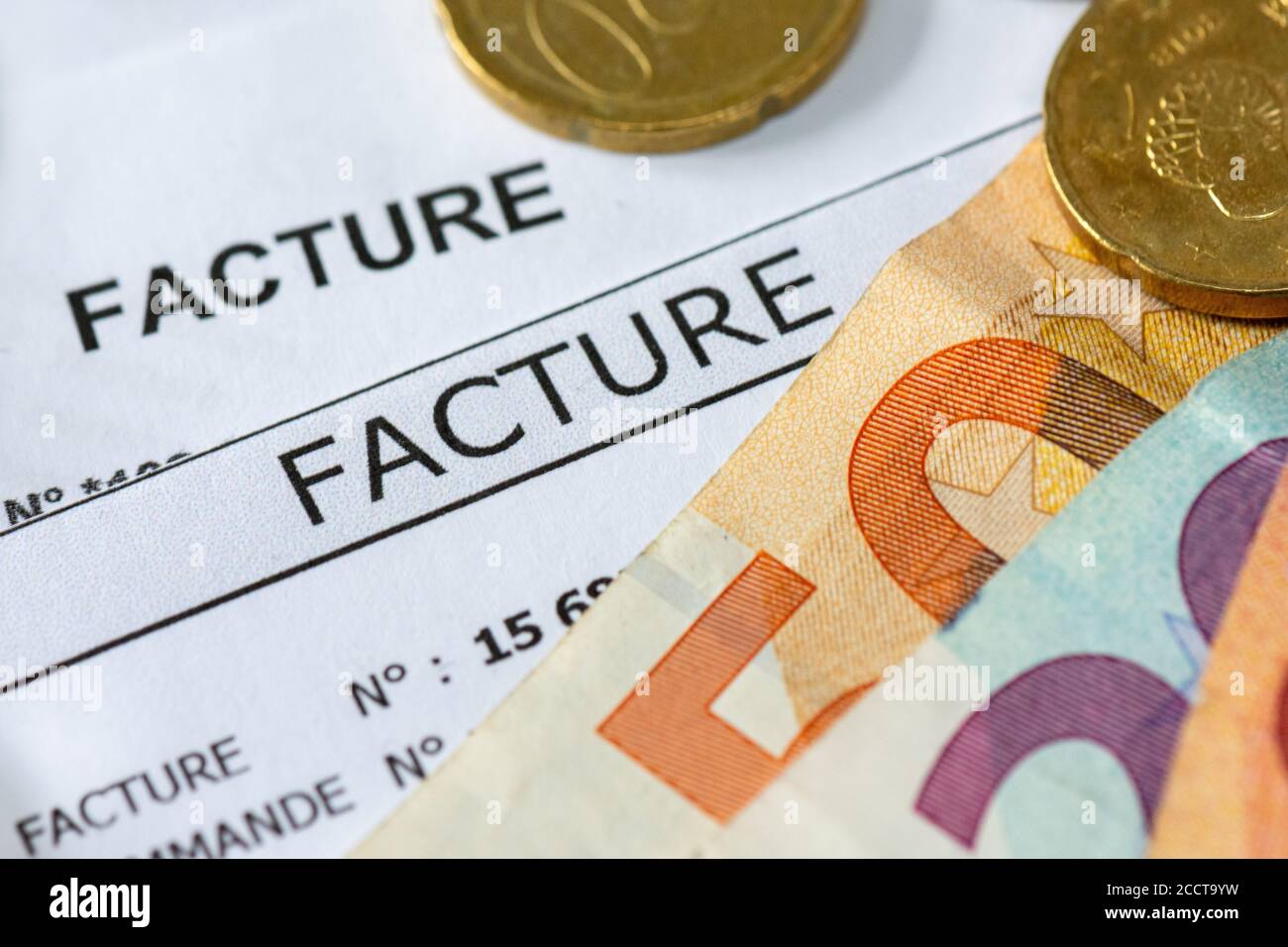 French invoices ("Facture") with euro cash Stock Photo - Alamy