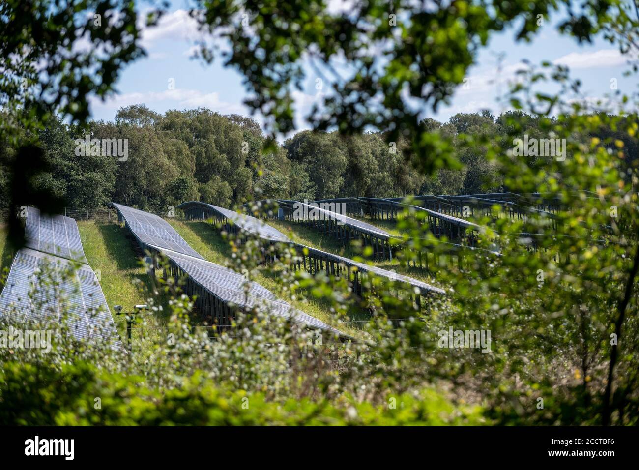 Uk solar farms hi-res stock photography and images - Alamy