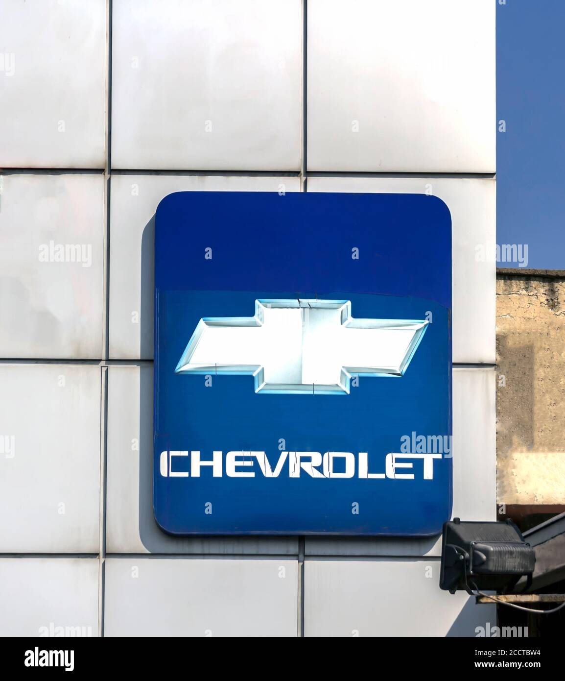 Chevrolet bowtie emblem hi-res stock photography and images - Alamy