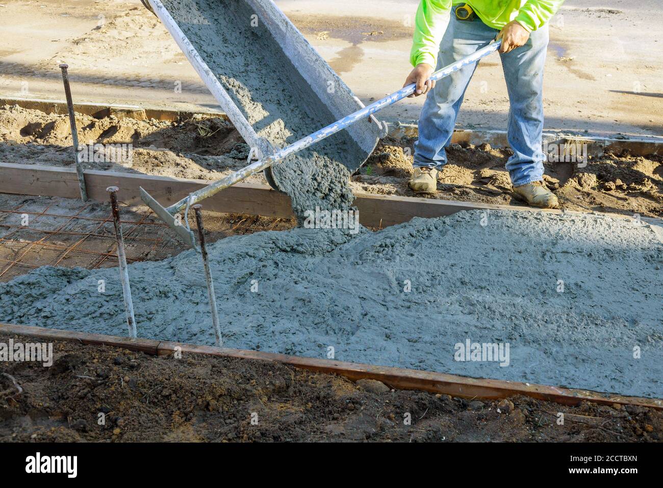 Wet sidewalks hi-res stock photography and images - Alamy