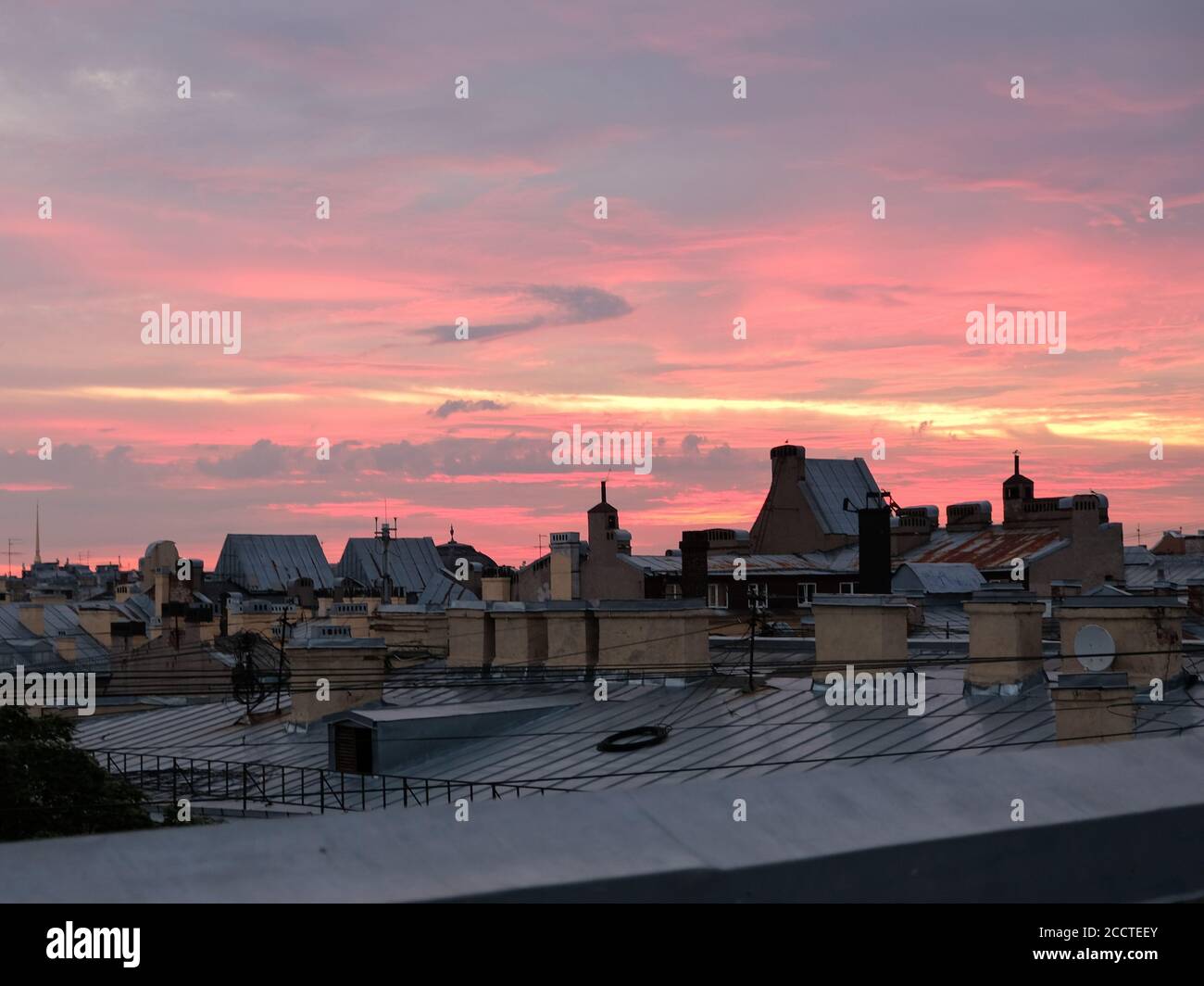 Sky above house silhouette hi-res stock photography and images - Alamy