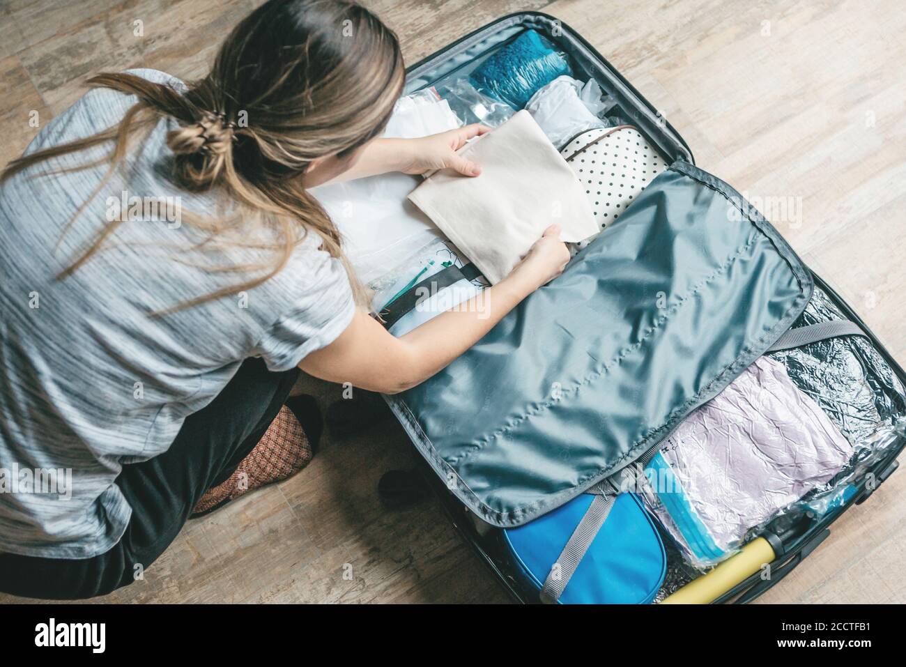 Unpacking luggage hi-res stock photography and images - Alamy