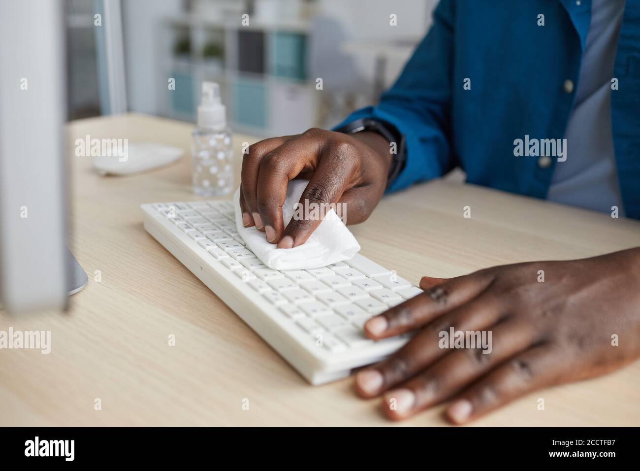 Cleaning wiping computer hi-res stock photography and images - Alamy