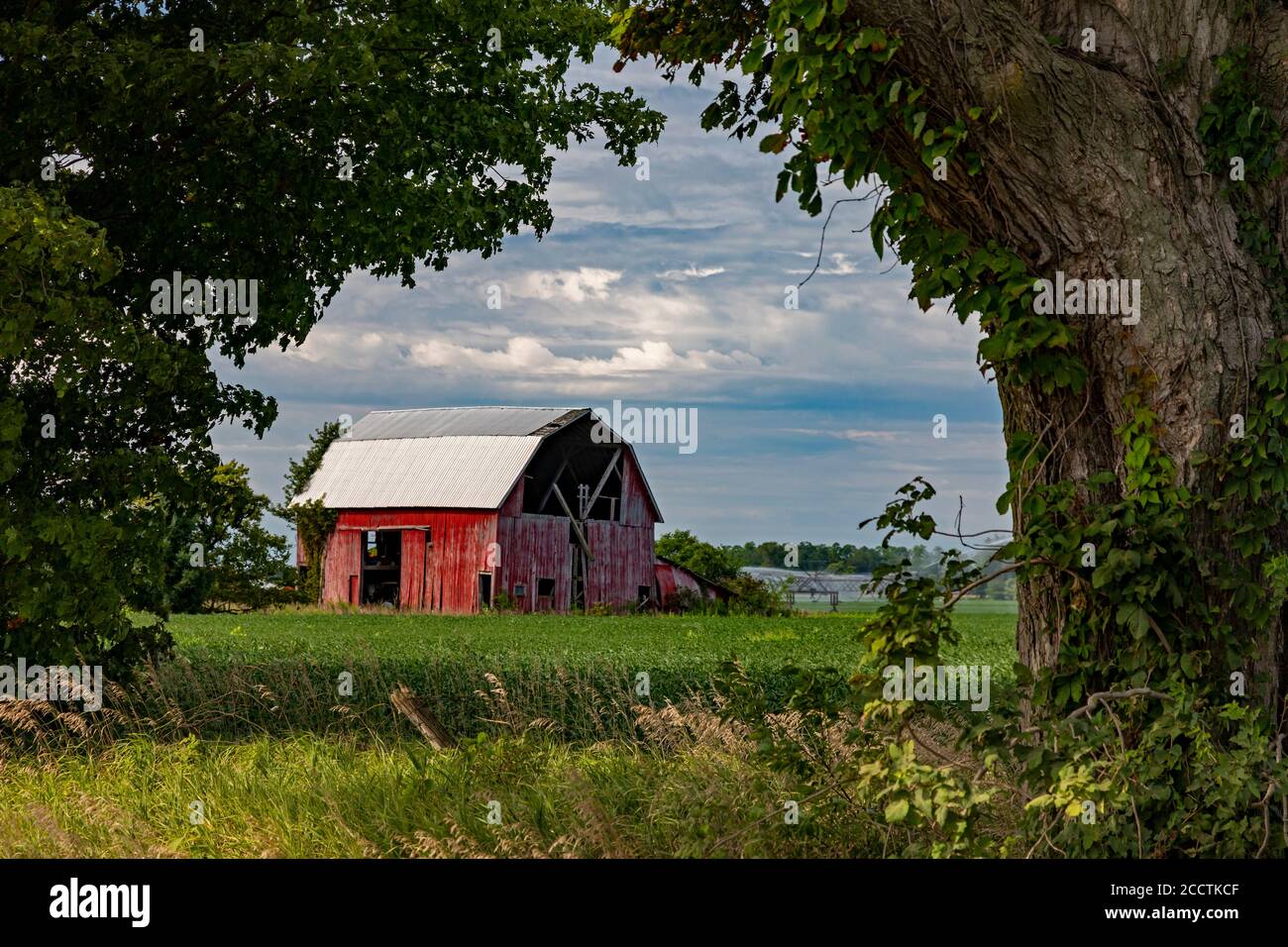 Old barn hi-res stock photography and images - Alamy