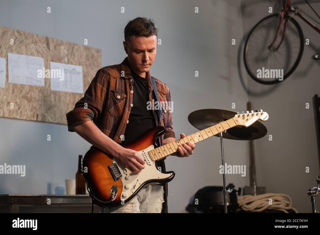 Rock band practice garage hi-res stock photography and images - Alamy