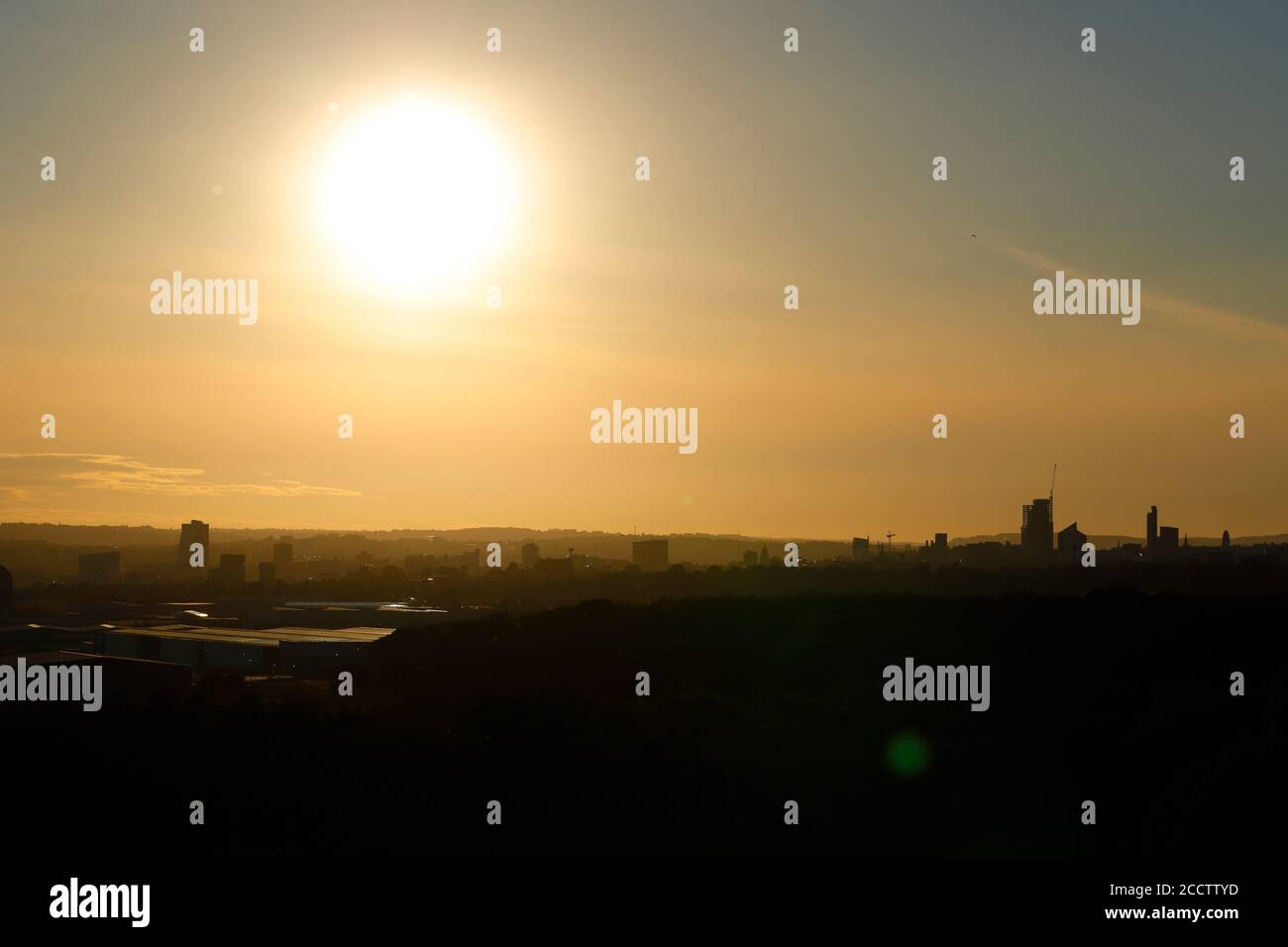Silhouette of Leeds City Skyline during sunset Stock Photo - Alamy