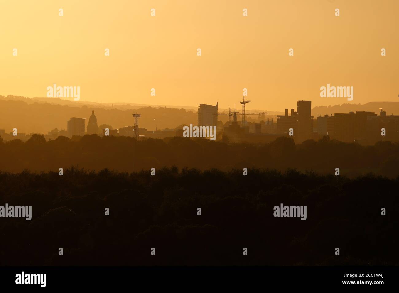Leeds city skyline from temple newsam hi-res stock photography and ...