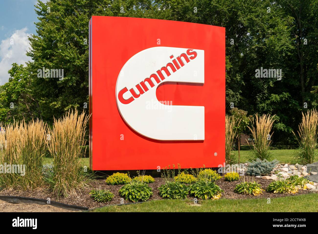 ARDEN HILLS, MN/USA - AUGUST 23, 2020: Cummins manufacturing facility ...