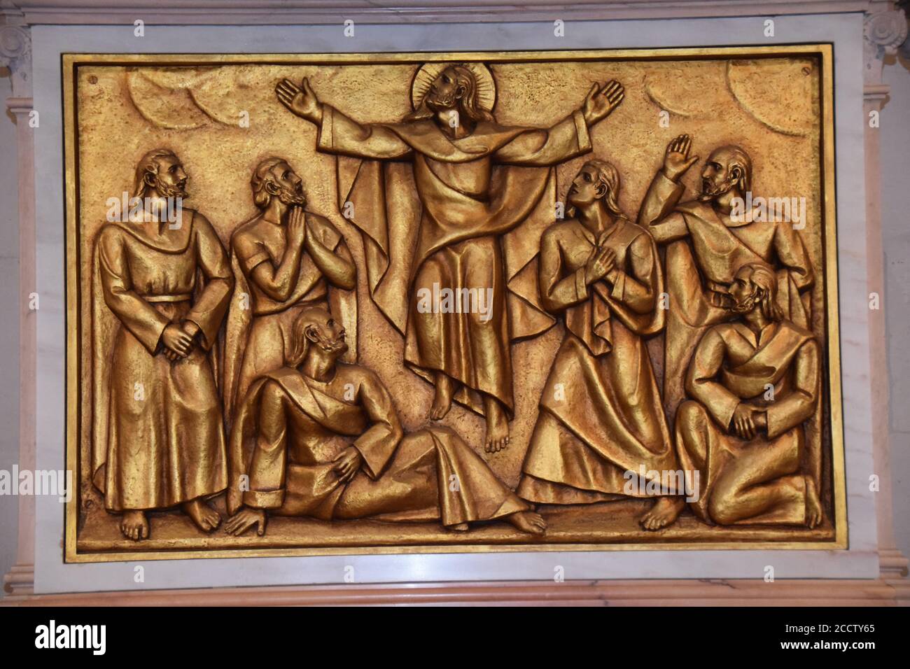 Fatima Portugal inside the church and via sacra pictures in Fatima ...