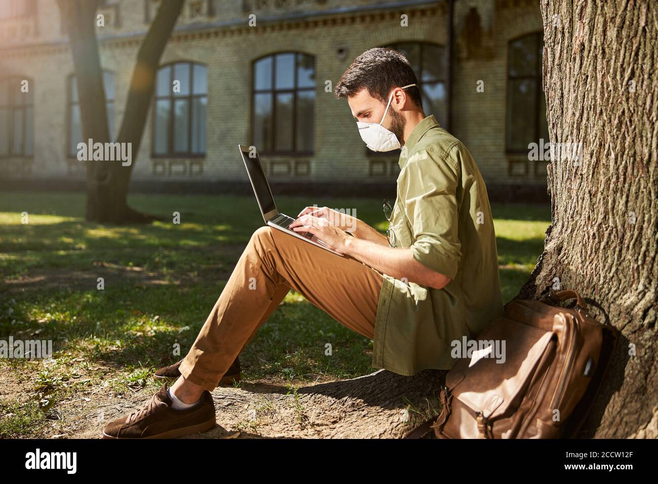 Person staring at computer screen hi-res stock photography and images ...
