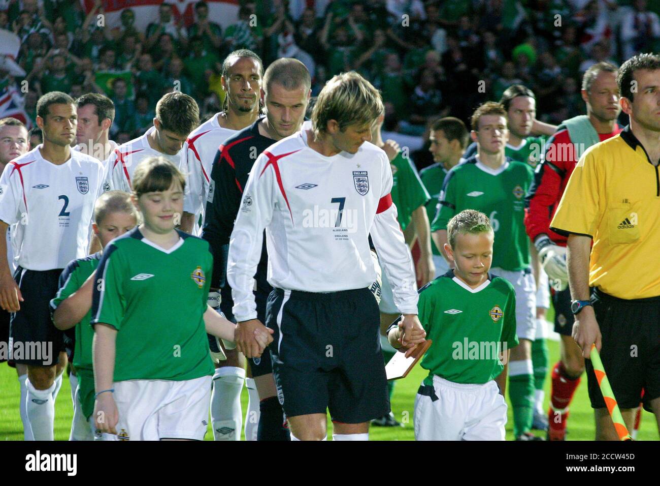 Beckham leading the england team out hi-res stock photography and ...