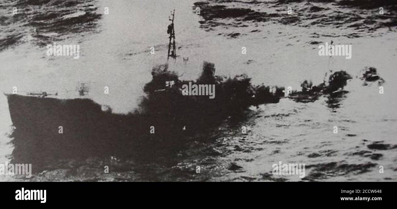 Japanese torpedo boat Tomozuru sinking 1945 Stock Photo - Alamy