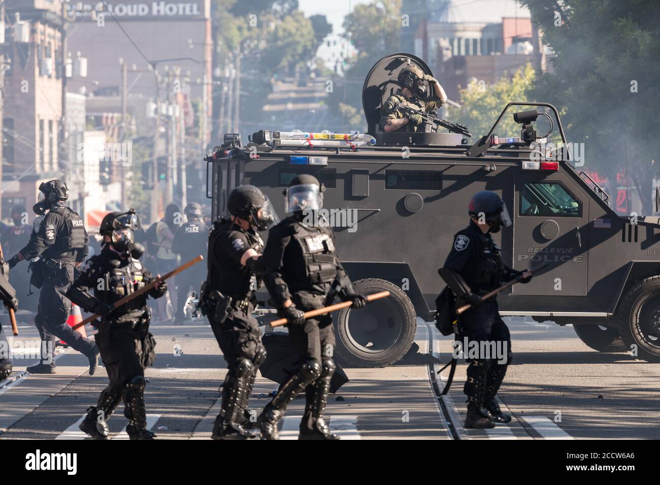 USA July 25th, 2020: Late in the day heavily armed police on Capitol ...