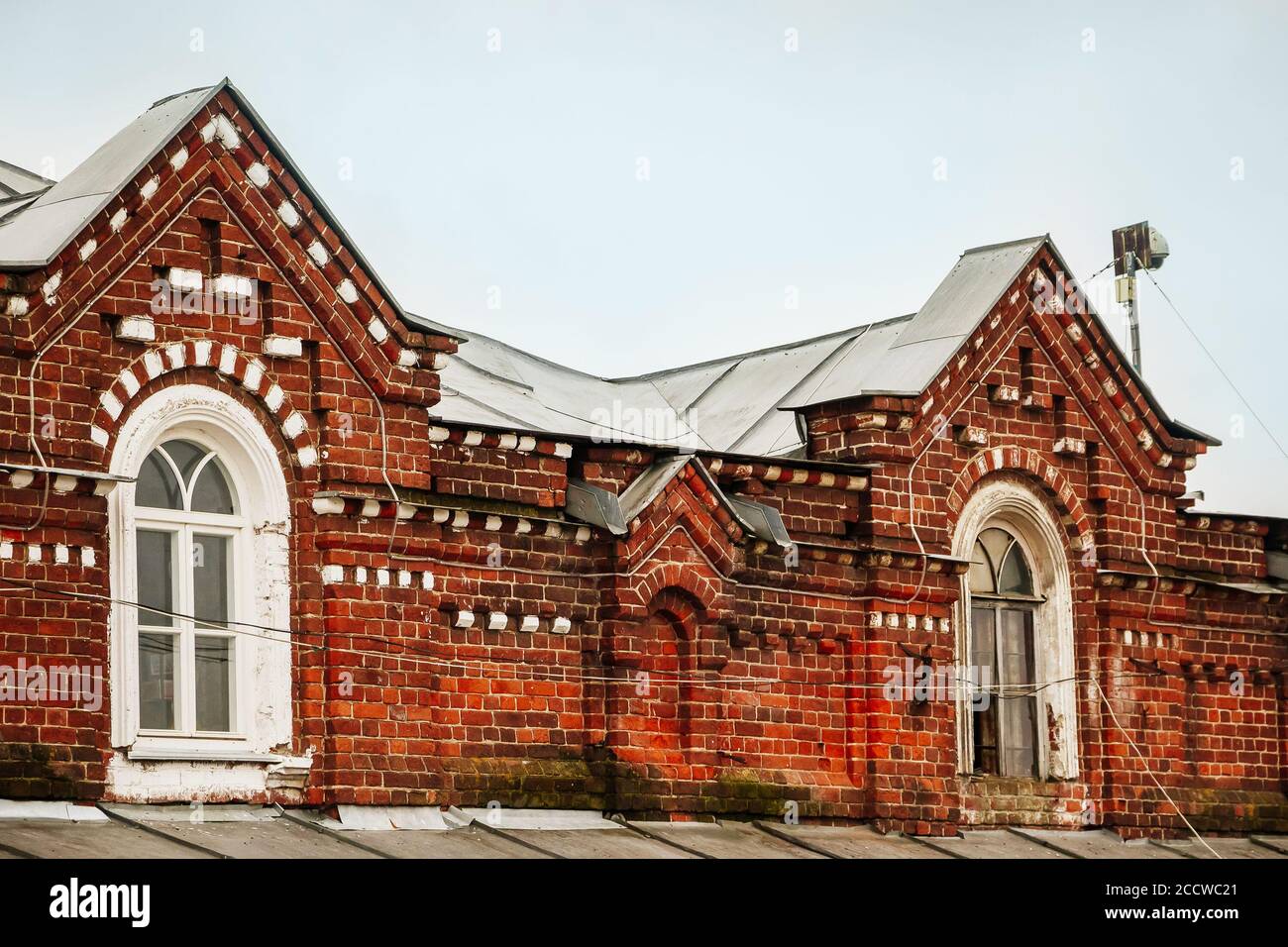 Roof of a beautiful old red brick building Stock Photo - Alamy