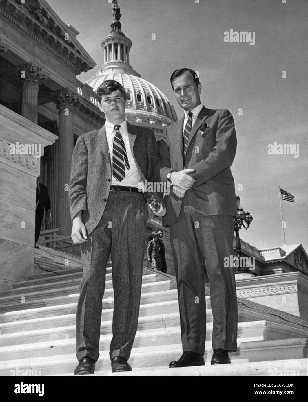 George bush with father hi-res stock photography and images - Alamy