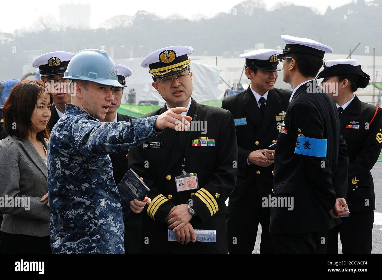 JMSDF members tour USS George Washington Stock Photo - Alamy