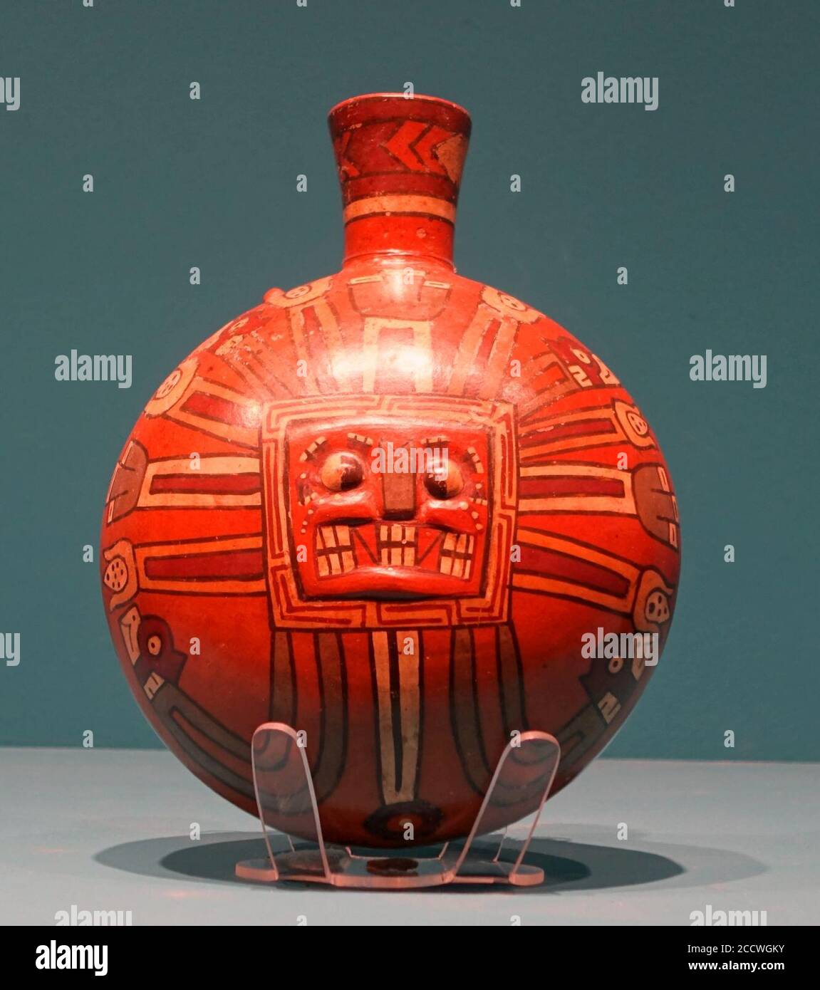 Jar, Huari Empire, Peru, 600-900 AD, ceramic Stock Photo - Alamy