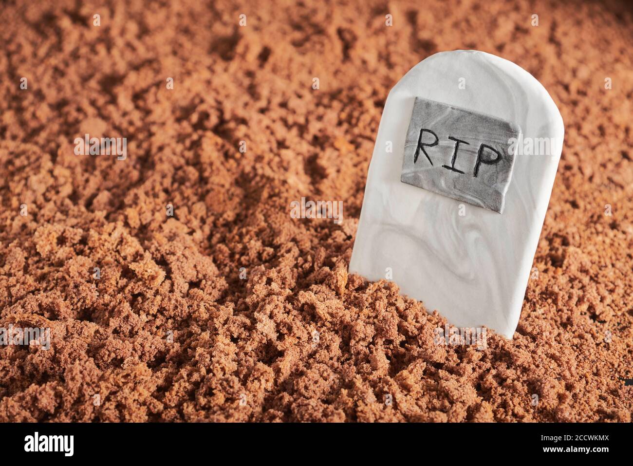 Halloween party fun food: sugar tombstone buried in chocolate cake ...