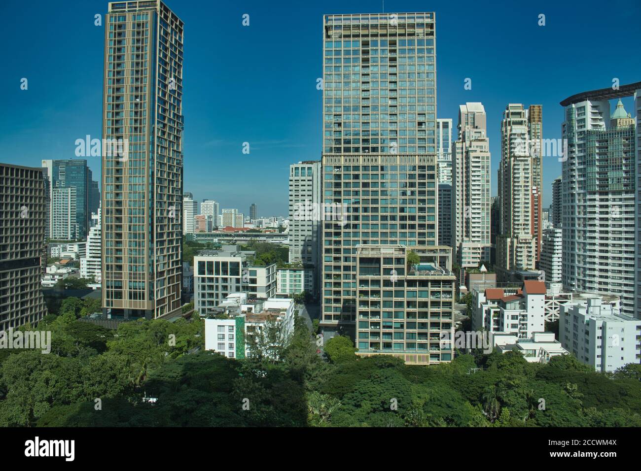 Skyscraper bangkok hi-res stock photography and images - Alamy