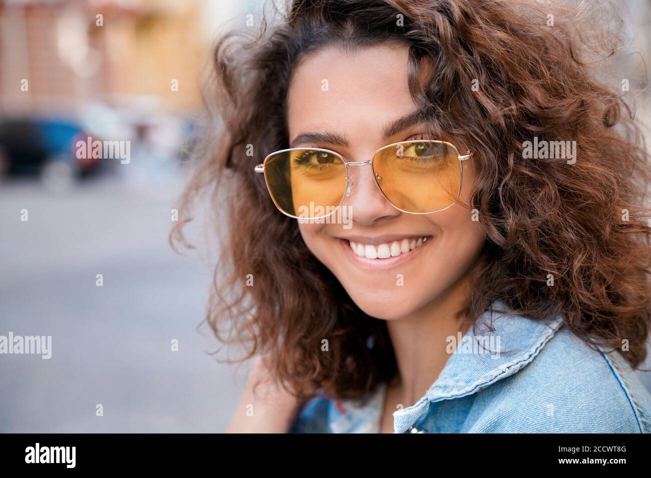 Portrait happy stylish tourist hi-res stock photography and images - Alamy